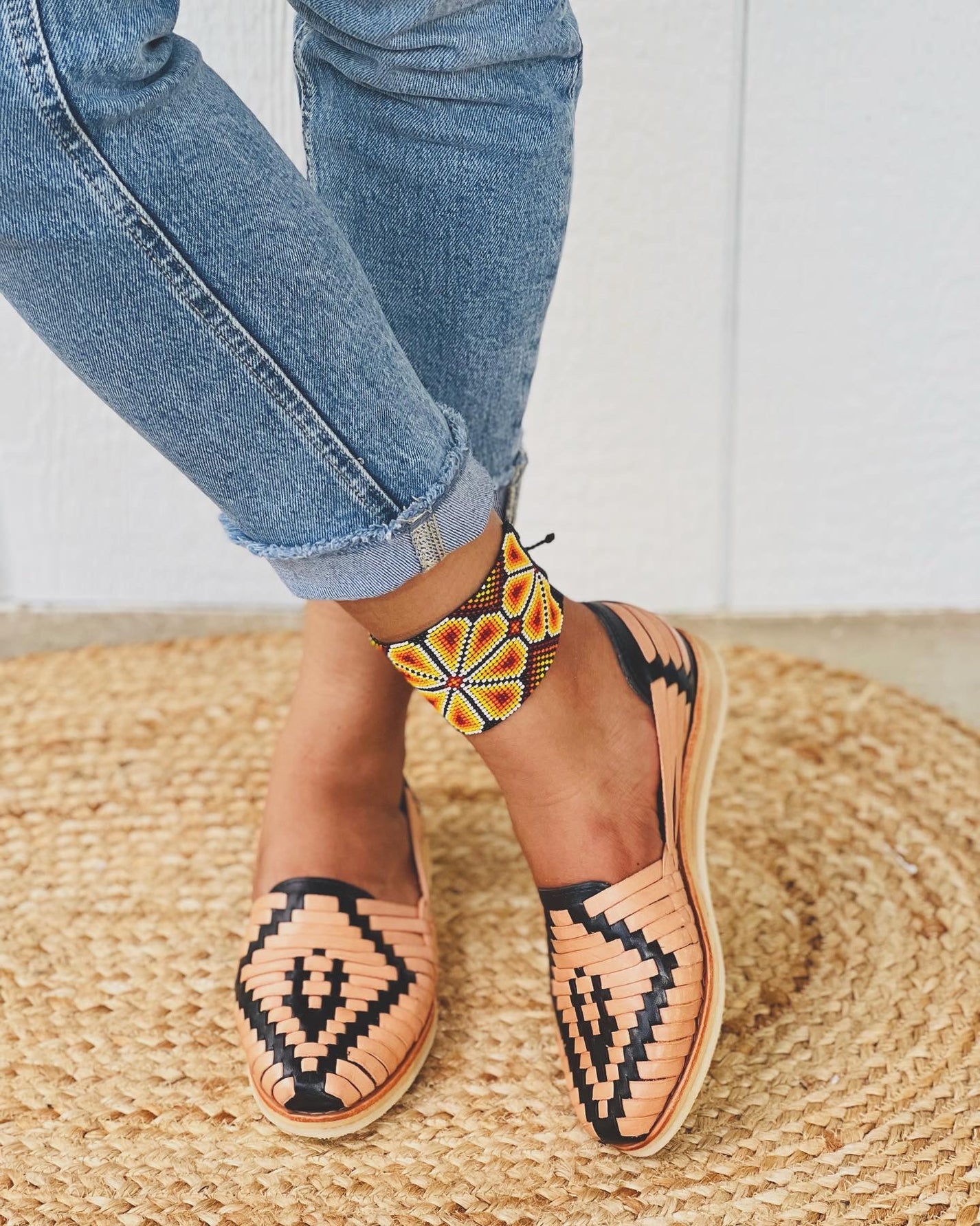 Huarache Tradicional Black/Tan – Artesanias Camila